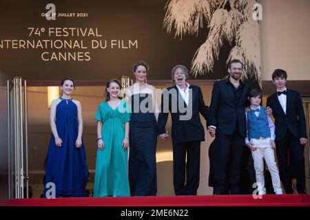 Anne-Sophie Bowen-Chatet, from left, Juliette Benveniste, Vicky Krieps ...