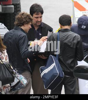 Gli attori Jesse Eisenberg e Aziz Ansari, dalla prossima commedia di 30 ...