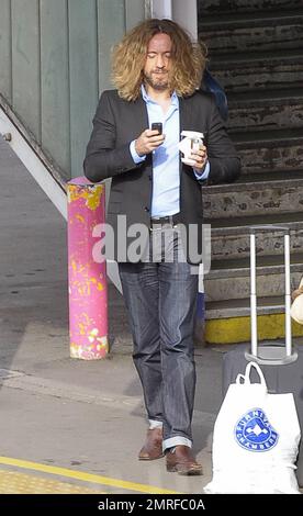 Justin Lee Collins lascia il tribunale e più tardi è stato visto ridere ...