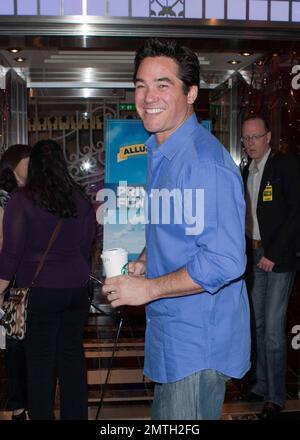 Dean Cain posa per i fotografi a bordo della nave da crociera Allure of ...