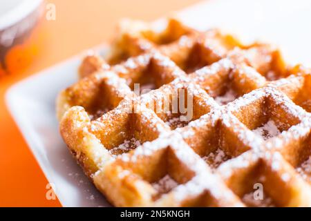 Una cialda, citata anche con le parole straniere cialda, cialda, cialda ...