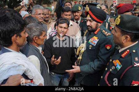 Indian army chief Gen. Bikram Singh, third from right, Indian navy ...