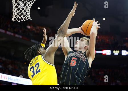 14 febbraio 2023: La guardia dei tassi del Wisconsin Connor Essegian (3 ...