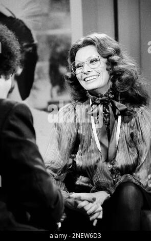 Sophia Loren con sua sorella Anna Maria Villani Scicolone (aka Anna ...