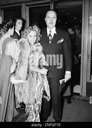 William Powell con la moglie Diana Lewis (l) e sua madre Nettie Powell ...