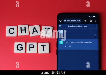 Schermata di ChatGPT chat bot visualizzata sullo schermo di smartphone ...