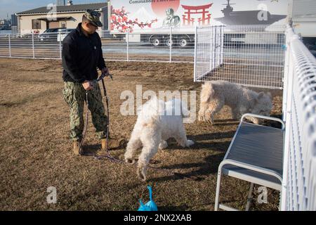 YOKOSUKA, Giappone (1 febbraio 2023) - i membri della comunità e i loro ...