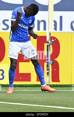 Ally Samatta di Genk festeggia dopo aver segnato nel corso di una ...