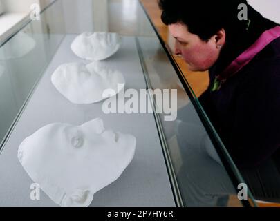 Die Totenmasken der RAF Terroristen Gudrun Ensslin, Andreas Baader und ...