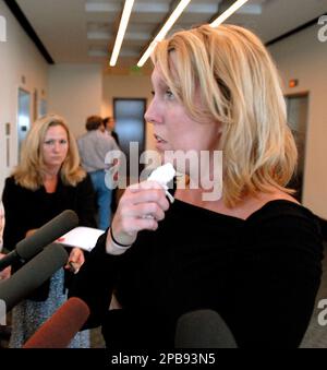 Roxanna Wayman, right, the sister of shooting victim Sara Nicole ...