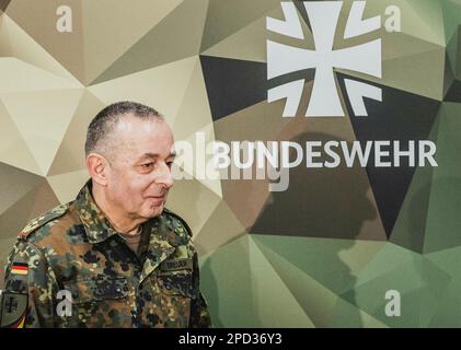 Il tenente generale Carsten Breuer, durante una visita del Cancelliere ...