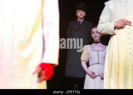 Uwe Meyer als Adolf Hitler, rechts, Mario Krueger als ...