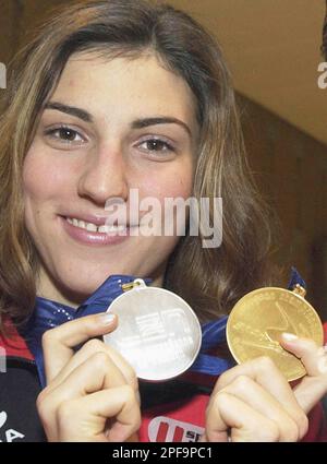 Oesterreichs Schwimmerin Mirna Jukic und Landwirtschaftsminister Josef ...