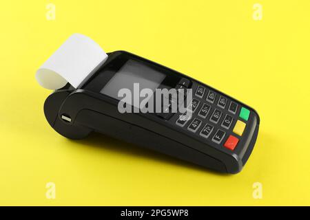macchina di pagamento gialla o terminale pos, pagamento elettronico di fatture e carta di ...