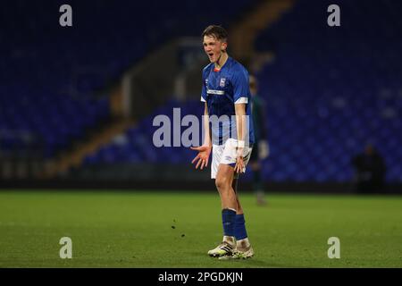 Finley Barbrook di Ipswich Town festeggia dopo aver toteggiato 1-0 ...