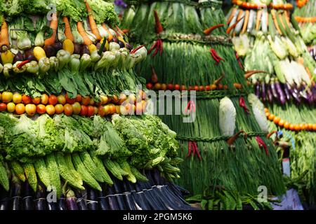 Tumpeng sayur dan buah sul rituale tradizionale. Tumpeng sayur dan buah ...