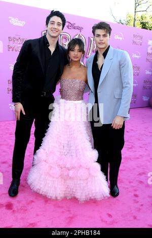 Milo Manheim, Peyton Elizabeth Lee, Blake Draper agli arrivi per PROM ...