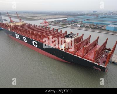 SUZHOU, CINA - 29 MARZO 2023 - Xinfu 104, la più grande nave container ...