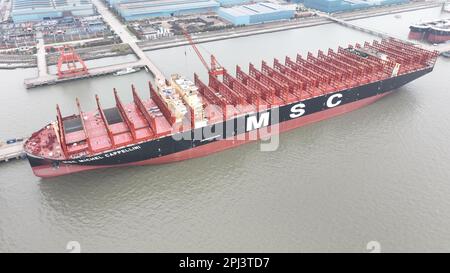 SUZHOU, CINA - 29 MARZO 2023 - Xinfu 104, la più grande nave container ...