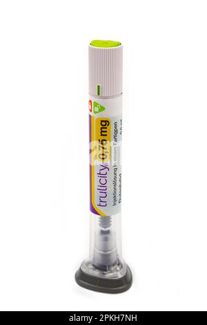 WETZLAR, ASSIA - GERMANIA 02-21-2023: Dulaglutid Trulicity. Dulaglutide viene iniettato una ...