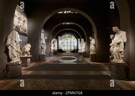 Museo dell'Opera Metropolitana del Duomo, Museo del Duomo con statue in marmo, pale d'altare e ...