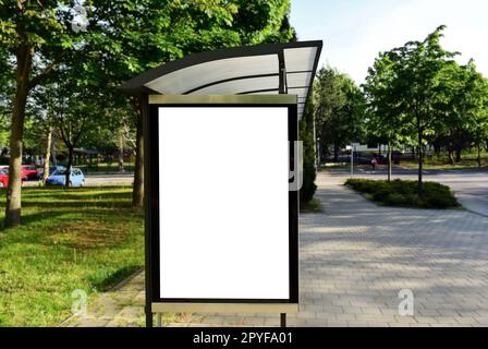 rifugio autobus. cartello pubblicitario lightbox. modello mockup ...