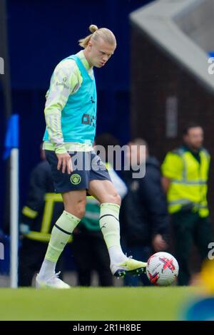 Erling Haaland di Manchester City si scalda davanti alla finale della ...