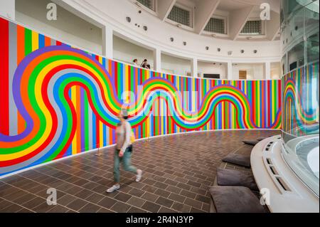 Sol LeWitt Wall Drawing #1136 bande colorate curve e diritte 2004 a ...