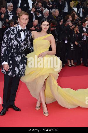 Ruby O. Fee (abito di Azzi & osta), Matthias Schweighofer 'Indiana ...