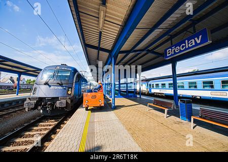 Breclav, Repubblica Ceca. 11th giugno, 2023. Un treno panoramico delle ...