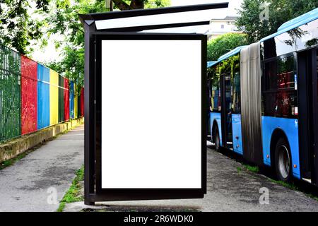 rifugio autobus. cartello pubblicitario lightbox. modello mockup ...