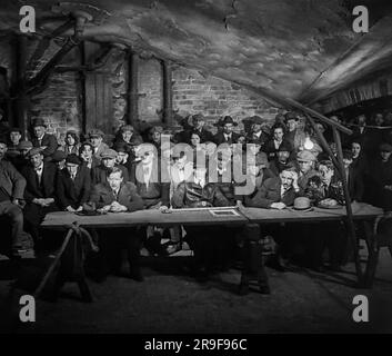 Germania. Gustaf Grundgens e Fritz Odemar in una scena del film ...