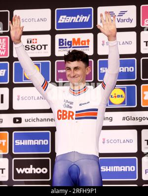 Il britannico William Tidball celebra la vittoria della gara di Scratch ...