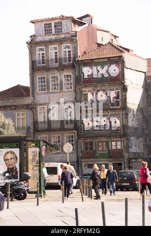 Le strade di Porto prendono vita: Catturando l'essenza della vitalità ...