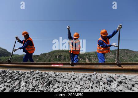 (190517) -- YICHUAN, 17 maggio 2019 (Xinhua) -- i costruttori della ...