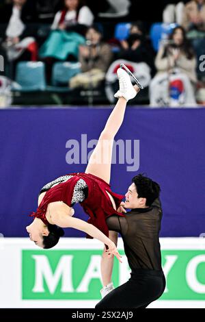 Hannah Lim and Ye Quan of South Korea performs during the ice dance ...
