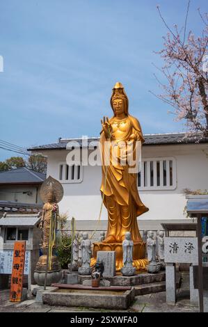 . Vista del complesso del tempio di Fushimi Inari, un importante ...