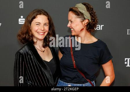 Swantje Riechers und Katrin Wolter bei der Premiere des Kinofims ...