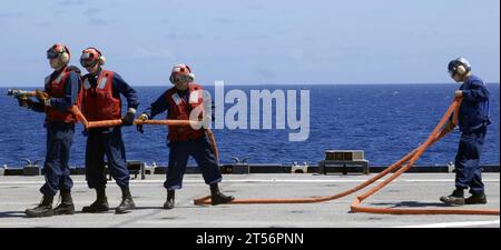 La nave da sbarco classe Harpers Ferry USS Carter Hall (LSD 50 ...