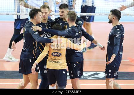 Verona, Italia. 8 novembre 2023. Rok Mozic di Rana Verona in azione durante la partita tra Rana ...