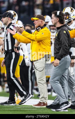 10 novembre 2023: Il quarterback dei Wyoming Cowboys Andrew Peasley (6 ...