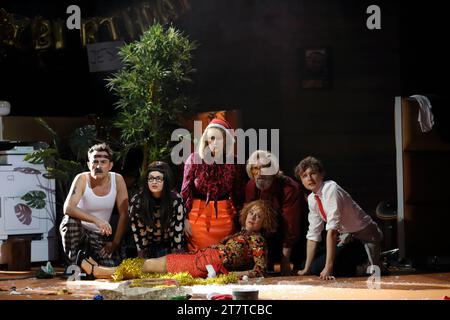 Heikko Deutschmann als Herr Meier, Noelle Haeseling als Frau Gerber ...