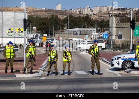 24 novembre 2023, Israele, Ramallah/Beituniya: Croce rossa vista ...