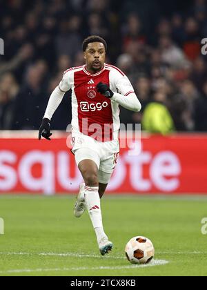 AMSTERDAM, PAESI BASSI - 14 DICEMBRE: Chuba Akpom (Ajax) guarda al ...