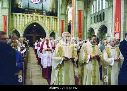 Il vescovo Simonis, Bomers e Wiertz ordinano Jos Punt come vescovo ...