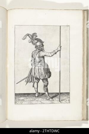 Soldato, visto sulla schiena, tenendo i suoi spiedini in posizione ...