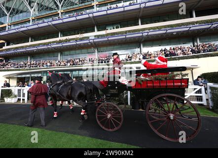 Una parata di Natale prima di correre il secondo giorno dell'Howden ...
