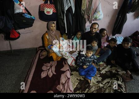 L'Iman palestinese sfollato al-Masri dà alla luce quadrupletti sfollati ...