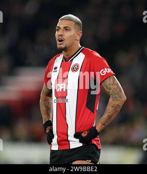 La Costa Vinicius Souza dello Sheffield United si batte contro Gabriel ...