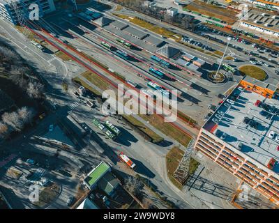 Vista dall'alto da un drone dell'ultima stazione della metropolitana e ...